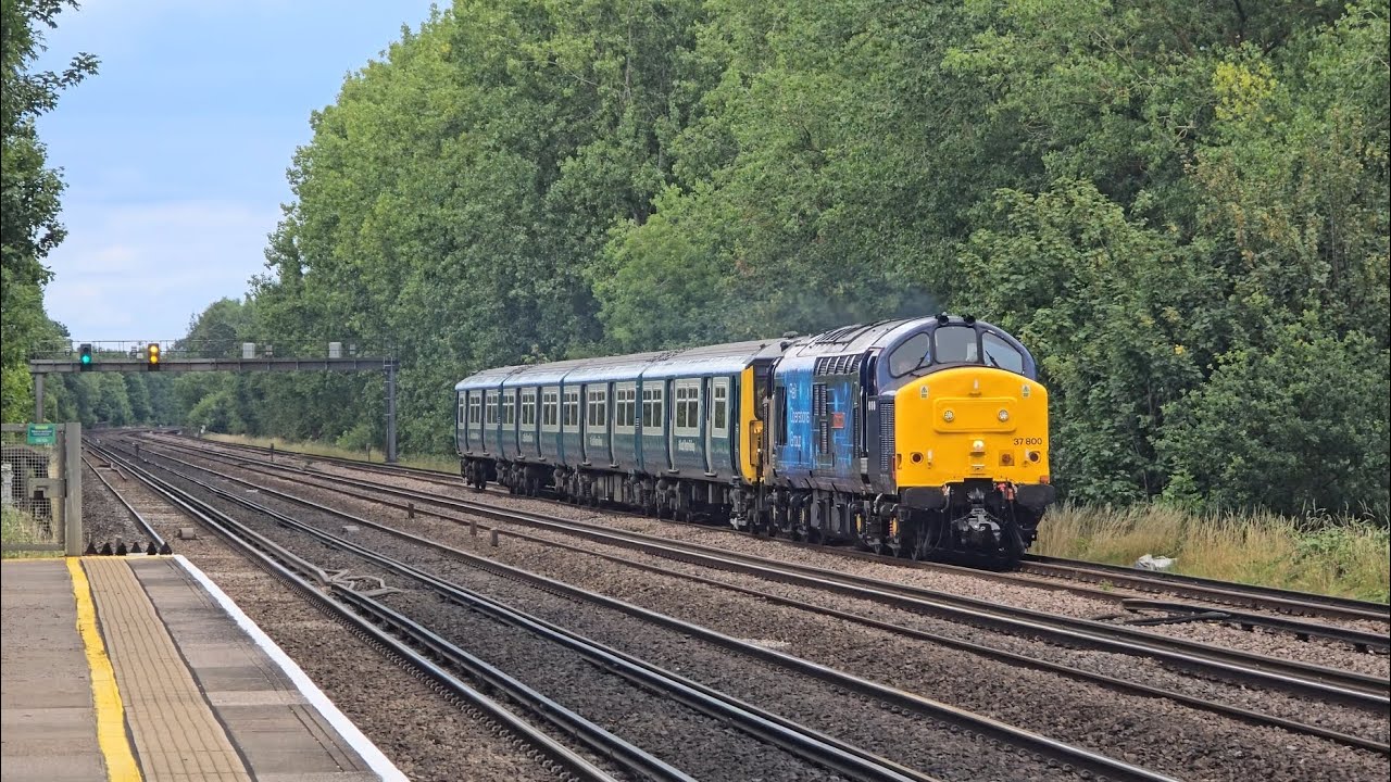 Trains at Hersham 17/07/25 (Including 37800 Dragging 455868) - YouTube