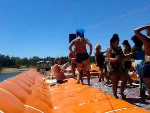 dansöz adam gemide kızlar kop kopda