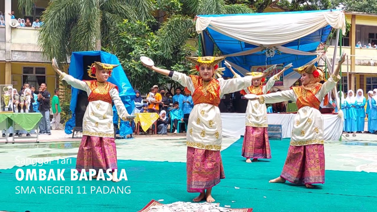 Pelajar Menari di Atas Pecahan Kaca - YouTube