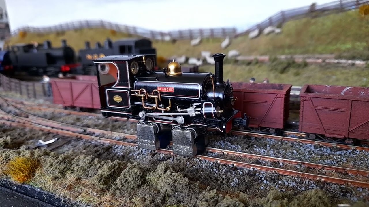 BRAND NEW Bachmann Penrhyn Mainline Hunslet 0-4-0ST Blanche - YouTube