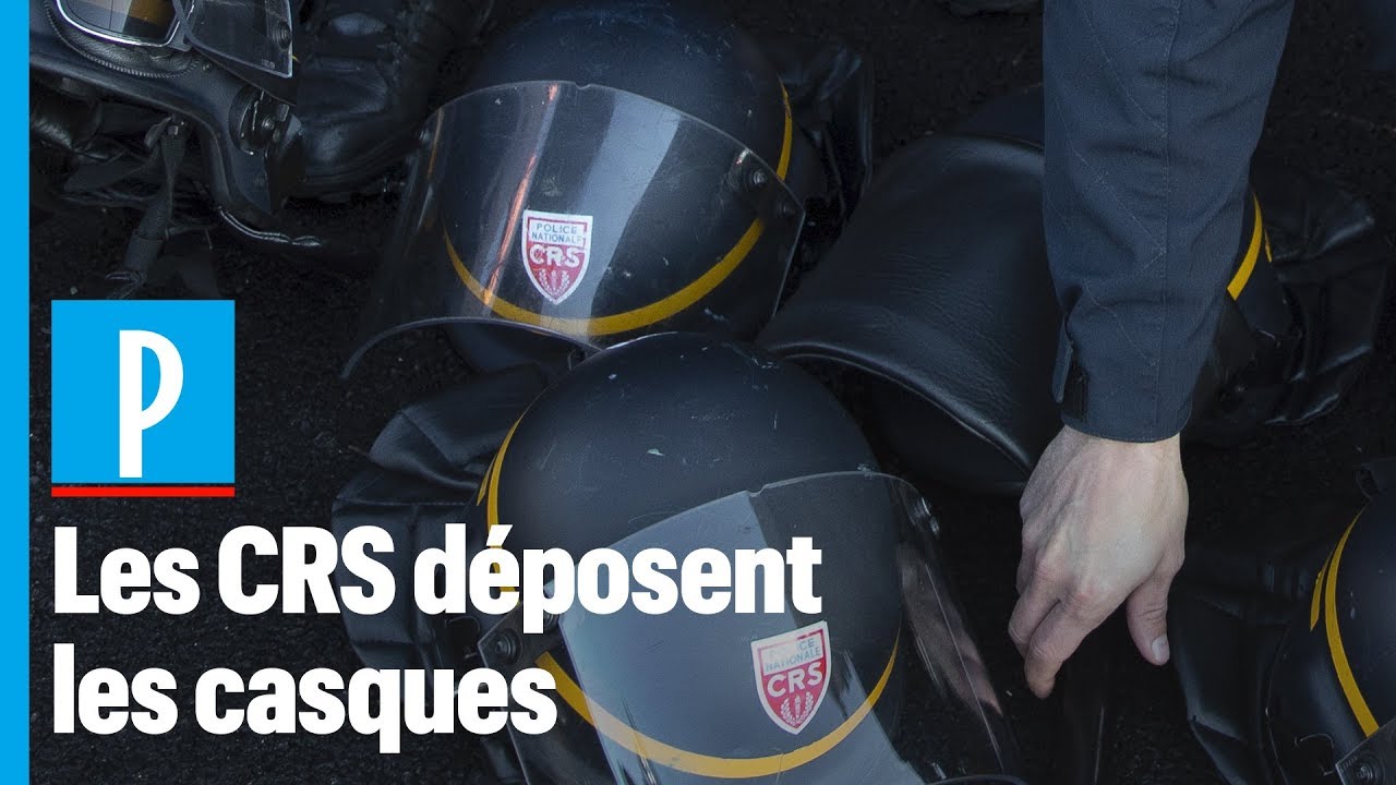 Réformes des retraites : des CRS déposent symboliquement casques et ...