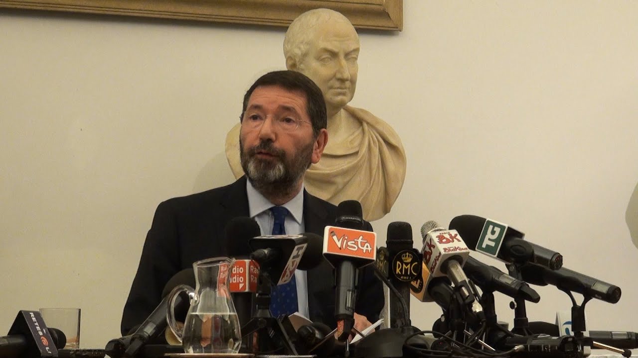 Marino: "Il PD mi ha deluso, come si fa a usare un notaio" - YouTube