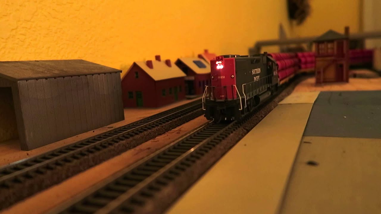 Running HO Trains July 4th - YouTube