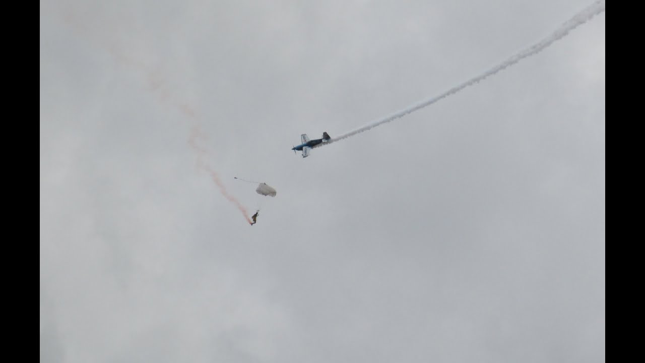 Edge 540 vs wingsuite@Pemberton (Crazy low inverted ribbon cut!) at ...