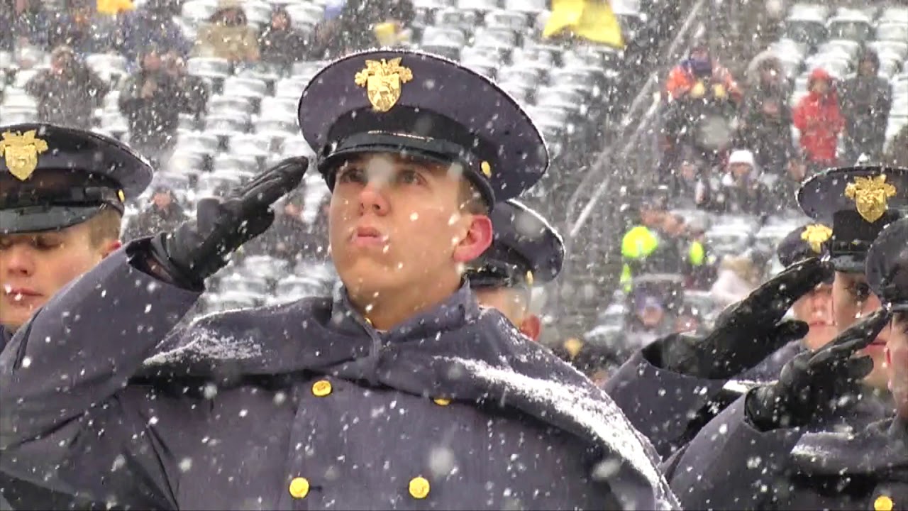 Army Football: Corps of Cadets March On at the 118th Army-Navy Game ...