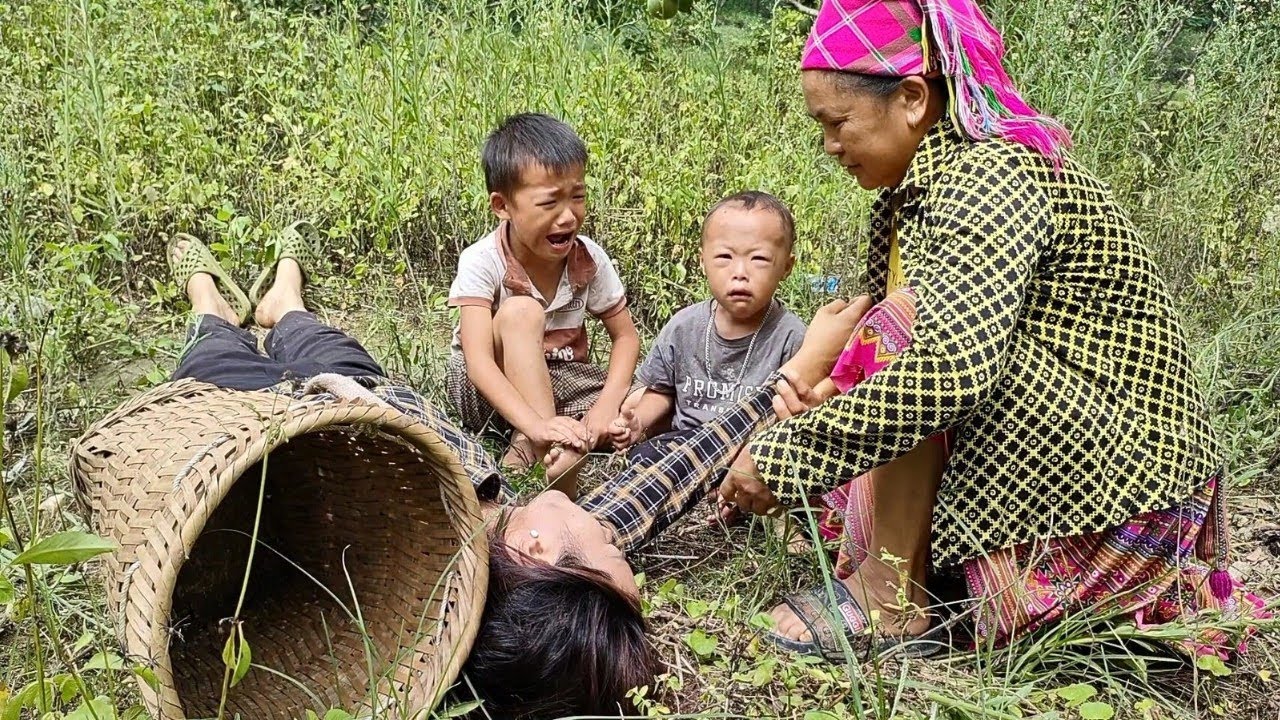 A 17 year old single mother fainted while raising her two children ...