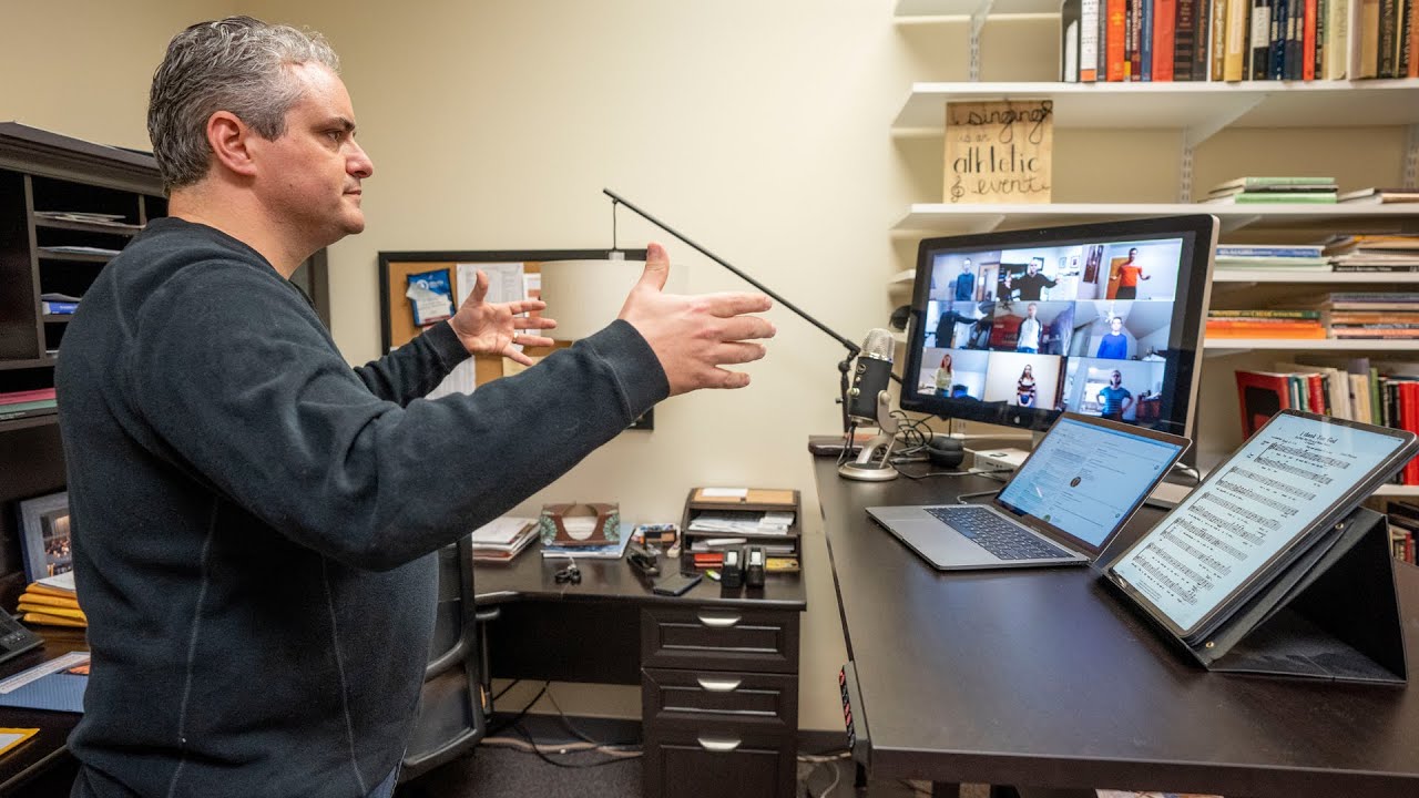 Choral class practices directing online - YouTube