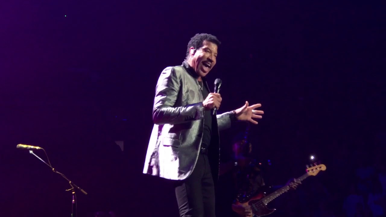 Dancing on the. Ceiling Live Vancouver Canada Lionel Richie - YouTube