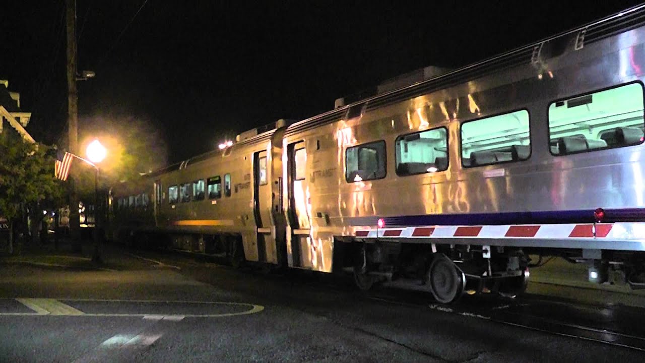 NJ Transit PL42AC 4024 arrives in Hillsdale in HD - YouTube