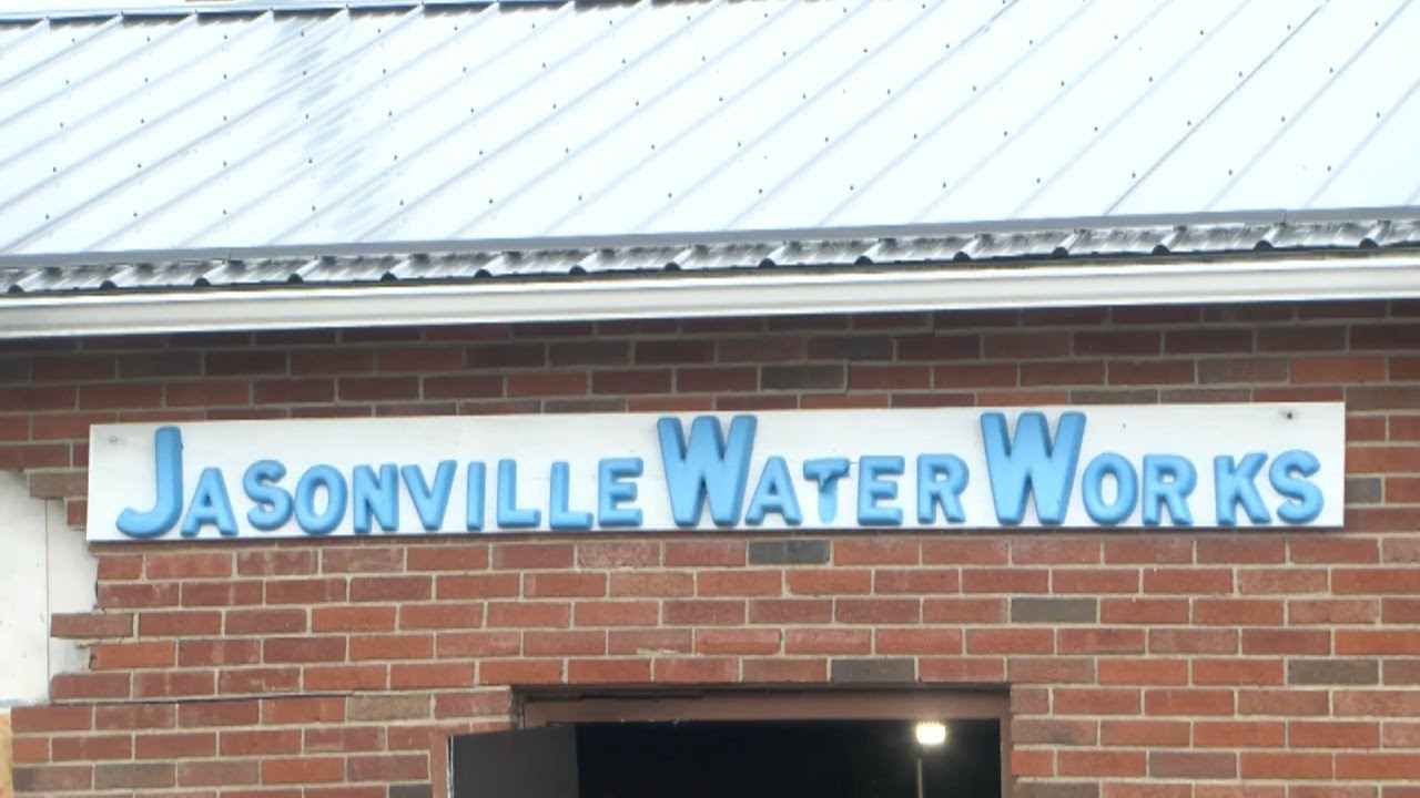 Fiery crash impacts water distribution in Jasonville, Indiana - YouTube