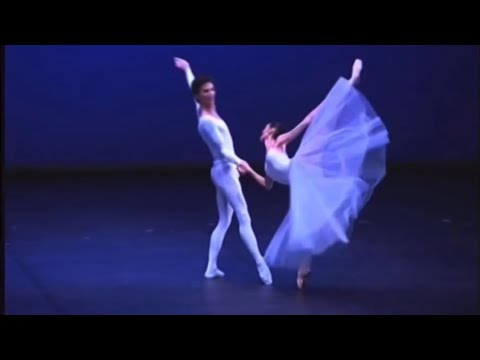 SERENADE. George Balanchine. - YouTube