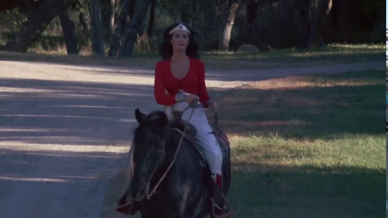 Wonder Woman debelt and captured - YouTube