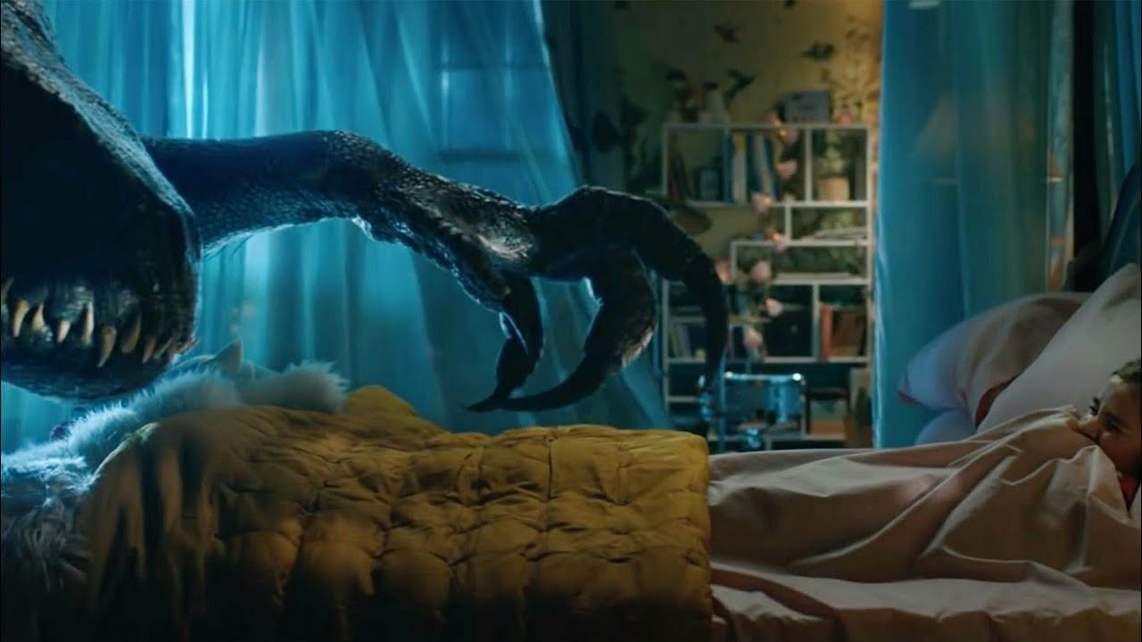 Jurassic World Fallen Kingdom #indoraptor and blue fight scene - YouTube