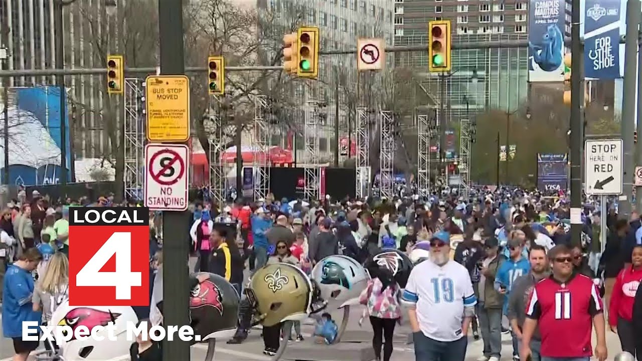 Another maximum capacity crowd takes over the NFL draft in downtown ...
