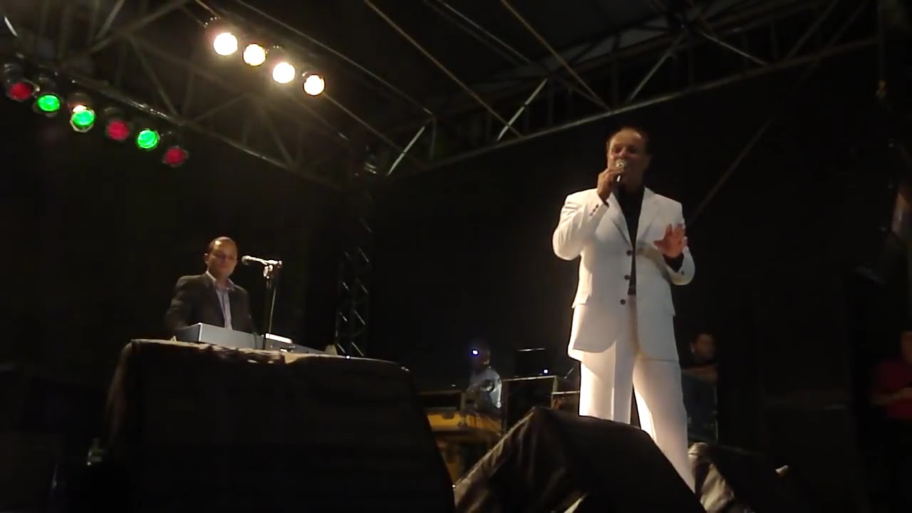 Tony Angeli solta a voz no terceiro dia da Festa Italiana de Itu - YouTube