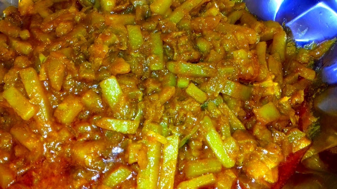 Shutki Macher Recipe // শুঁটকি ভুনা আলু দিয়ে - YouTube