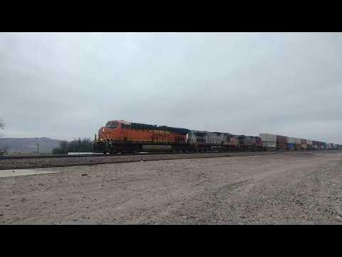 WB BNSF Port Stack Train Feat Warbonnet And Bonnet At Daggett Ca! #bigbossrailfanner - YouTube