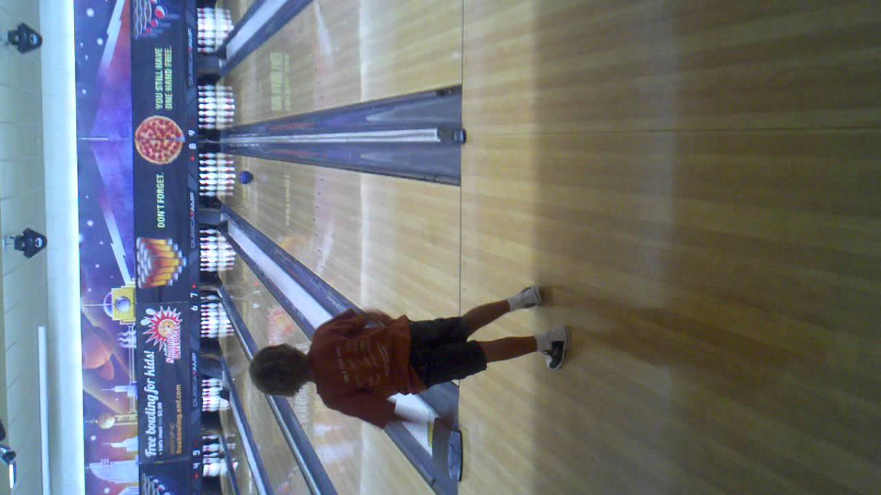 Hayden bowling 2 handed - YouTube