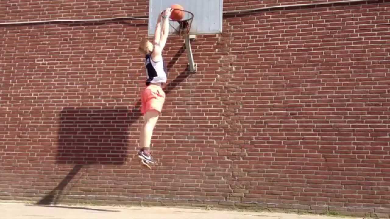 5'7'' White Kid Dunks After 6 Months Of Training - YouTube