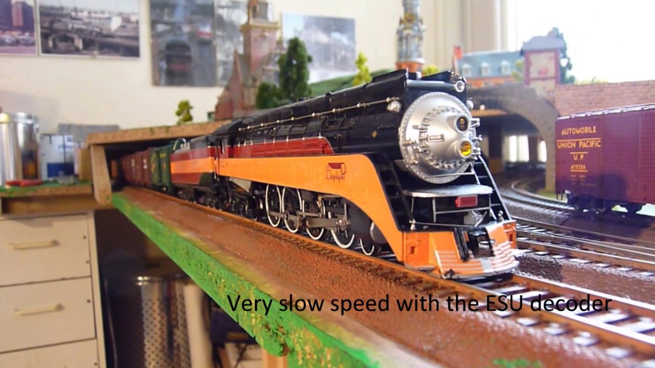 A review Movie of HO Bachmann Southern Pacific GS 4, 4449, with ESU ...