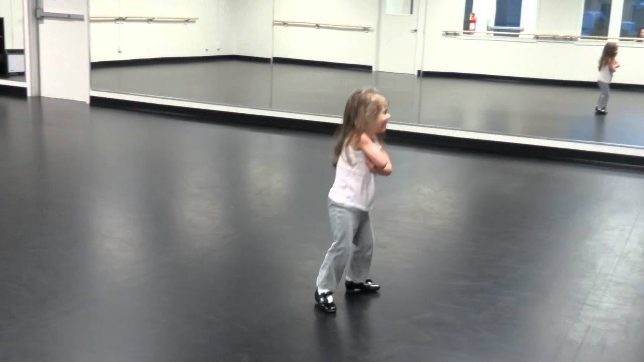 S cute 3 year old tap dancing doing oppa baby gangnam style and ...