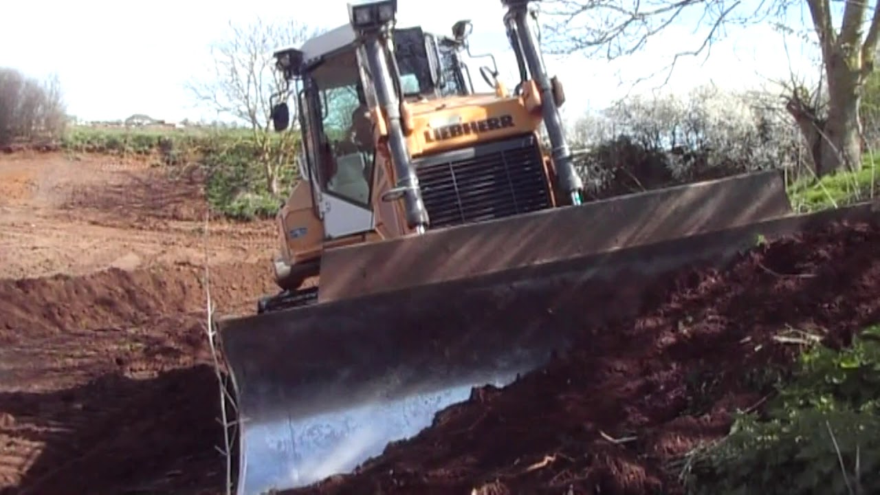 Liebherr PR 726 Débroussaillage TechniqueTP - YouTube