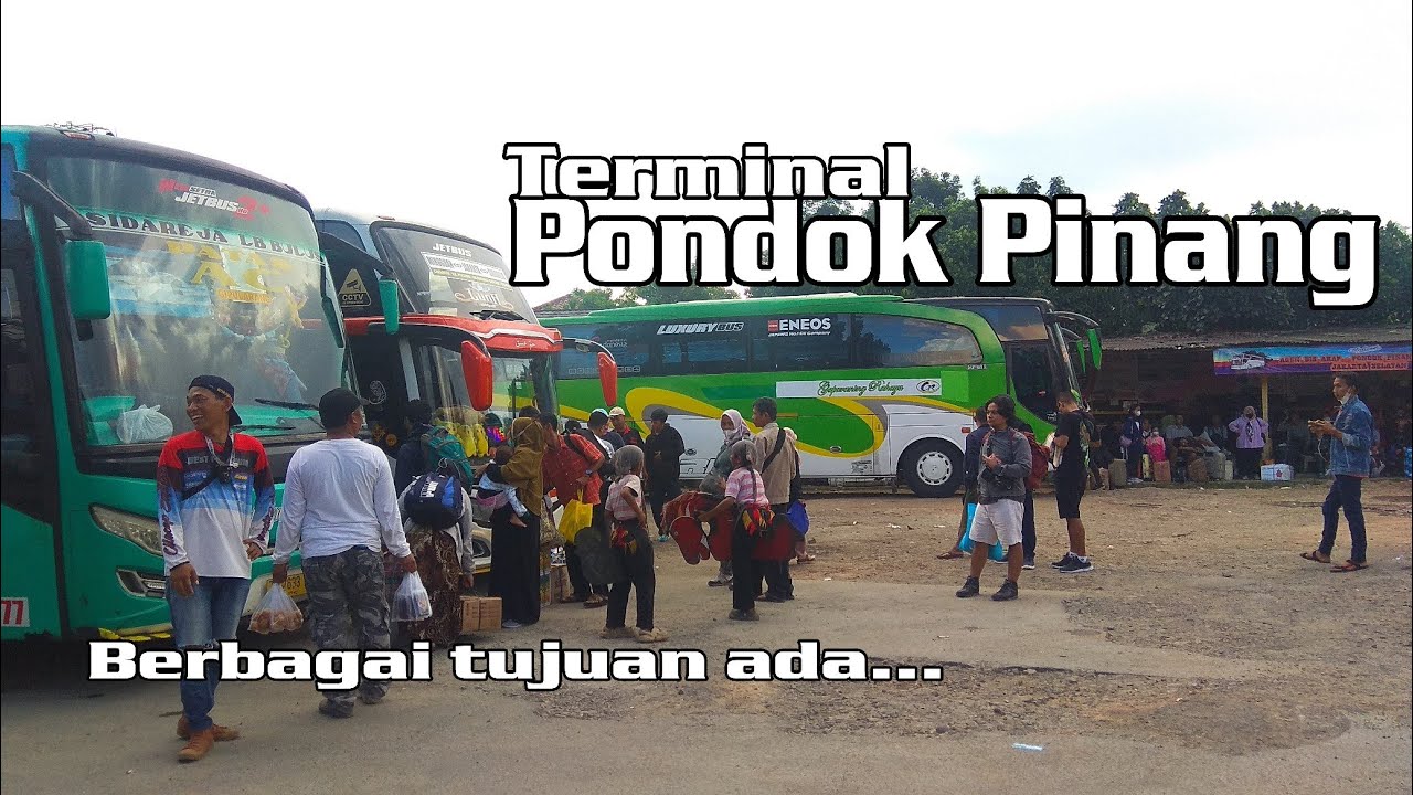 Terminal kecil tapi ramai bis yang masuk!!! melihat aktivitas terminal ...