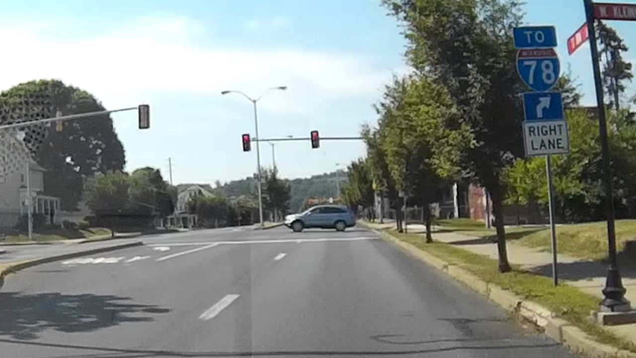 Driver runs red light, stops in intersection [no crash] - YouTube