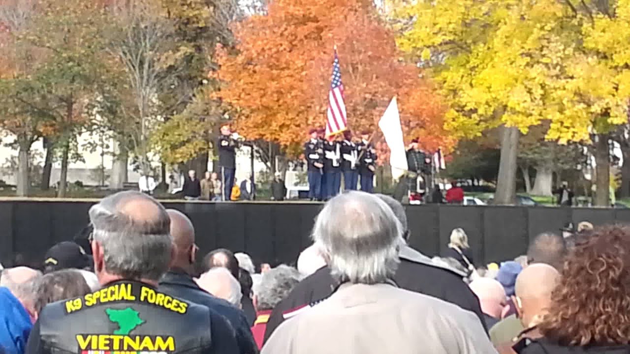 Taps--Veterans Day at Vietnam Memorial - YouTube