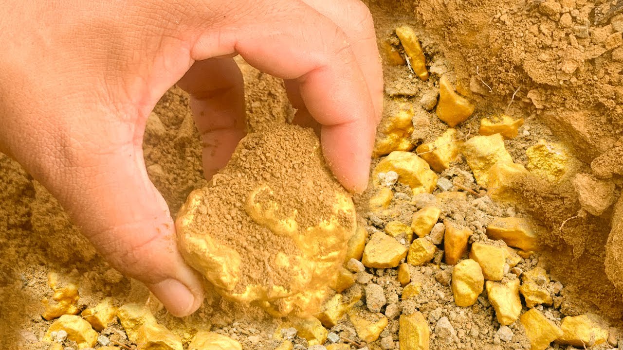 Gold Hunting! Finding gold at the mountain- Found a lot of gold mining ...