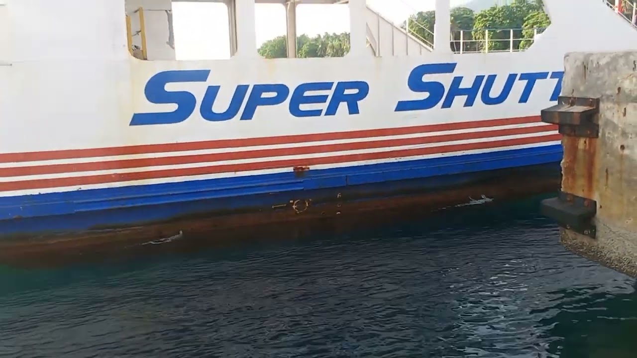 DOCKING SUPER SHUTTLE RORO 28 CAMIGUIN PORT... - YouTube