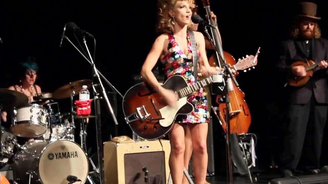 Tif Ginn opens for Fred Eaglesmith at the Hike Haliburton Festival ...