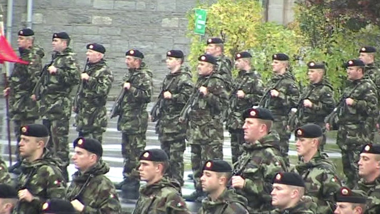 Irish Defence Forces GOC 2 Bde Inspection 2009 - YouTube