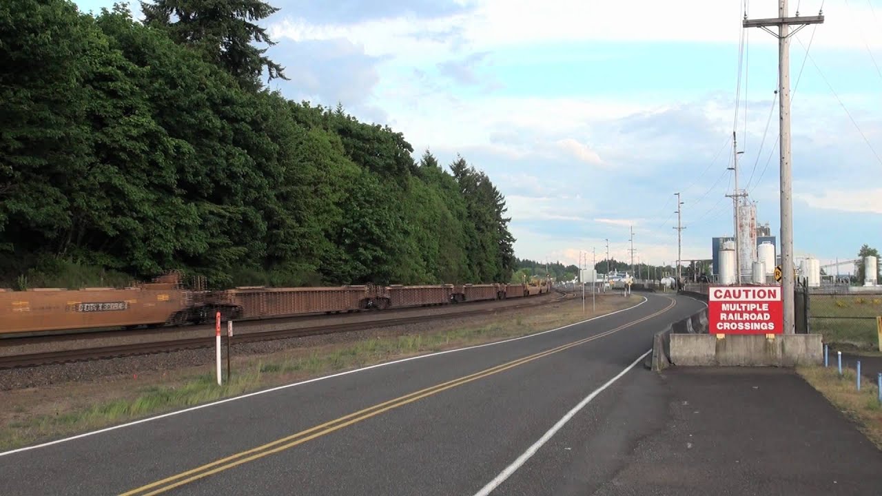 BNSF 4717 Bare Table Train - YouTube