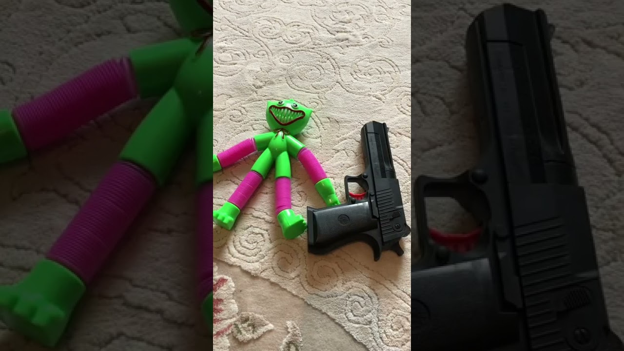 Amazing beautiful gun next to hagiwagi huggywuggy #shorts #toys #pistol ...