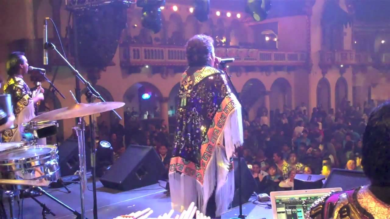 Los Askis - Ay Mi Corazon (EL ARAGON) En Vivo 11/24/11 - YouTube