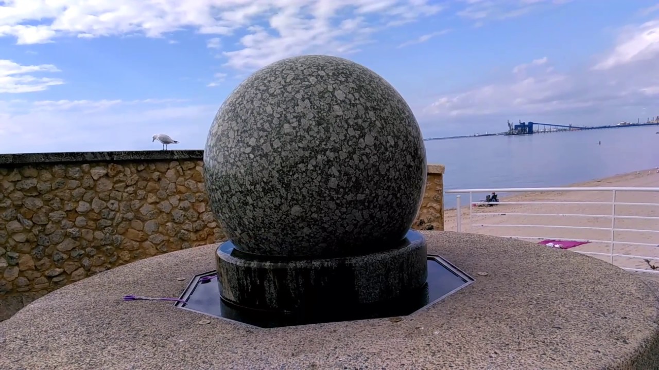The rotating ball at Rockingham beach. - YouTube