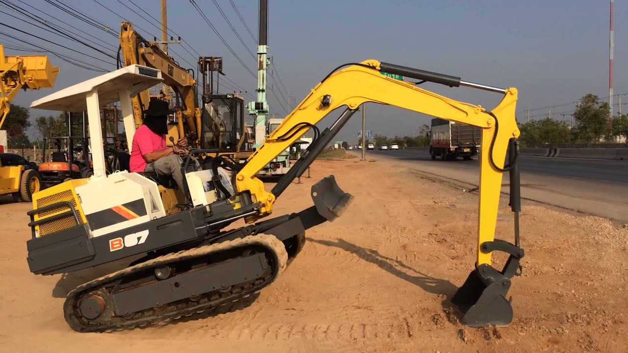 YANMAR B37 - YouTube