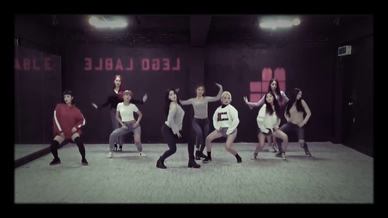 Butsikek by Momoland..mp4😂 - YouTube