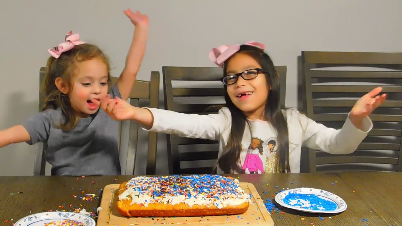 Eva Making a Cake!!! - YouTube