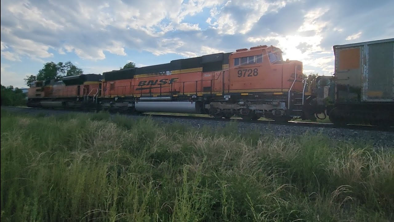 BNSF 9319 Leads a NB & Empty Coal train with a Friendly Crew and an SD70MACe 8/21/23 - YouTube