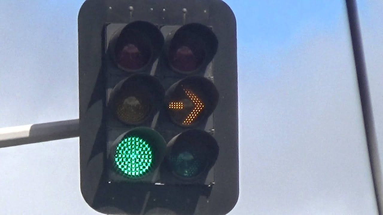 6 Aspect Aldridge Traffic Light - YouTube