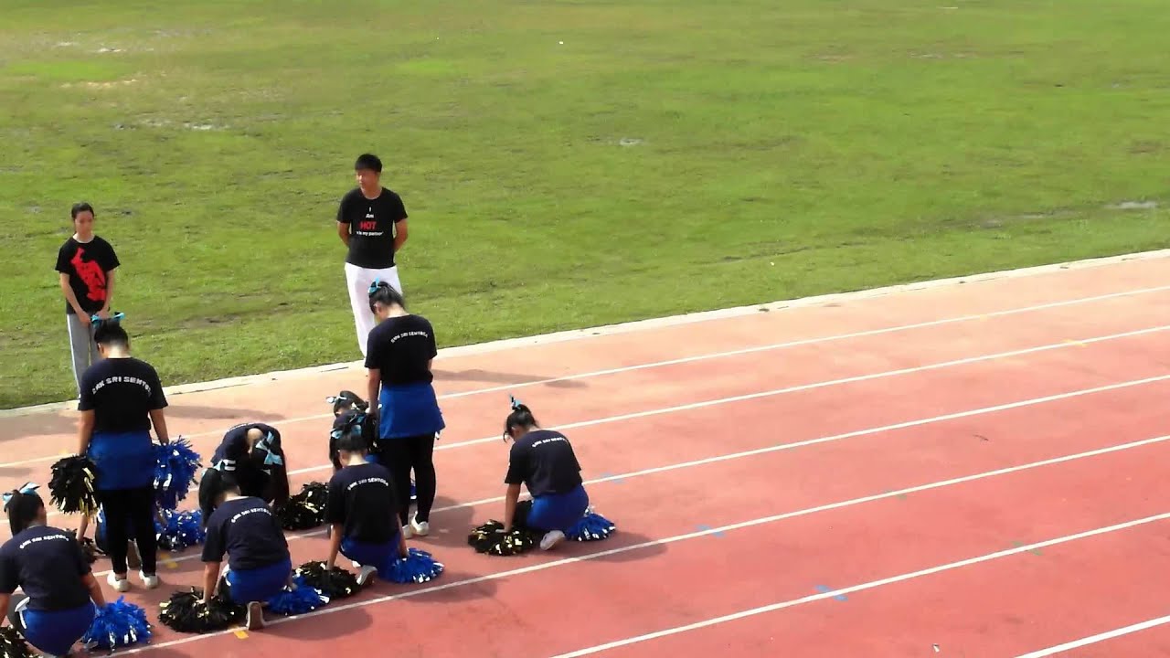 Blue House Cheer 2014 Smk Sri Sentosa (part 1) - YouTube