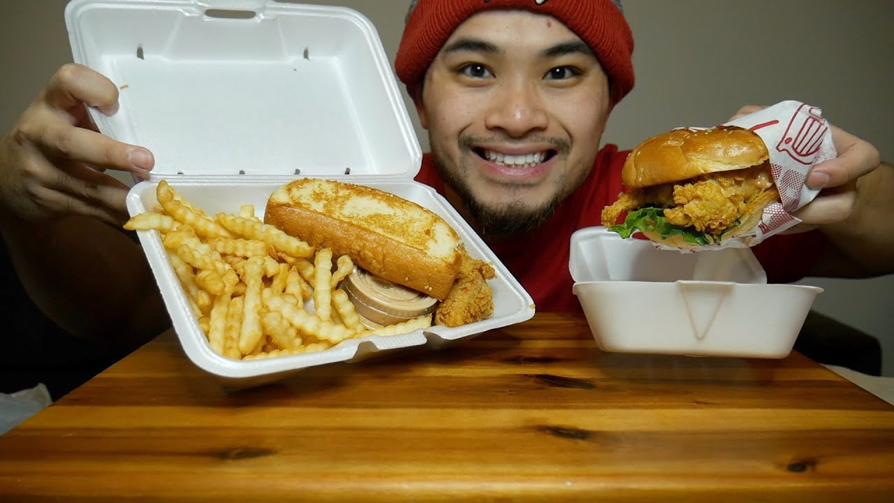 RAISING CANES MUKBANG!! 3 FINGER COMBO + CANES CHICKEN SANDWICH!! - YouTube