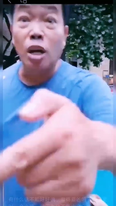 有什么话不能好好说,非得要凶吗?而且是对一个小孩,就因为她不懂中文? Youtube