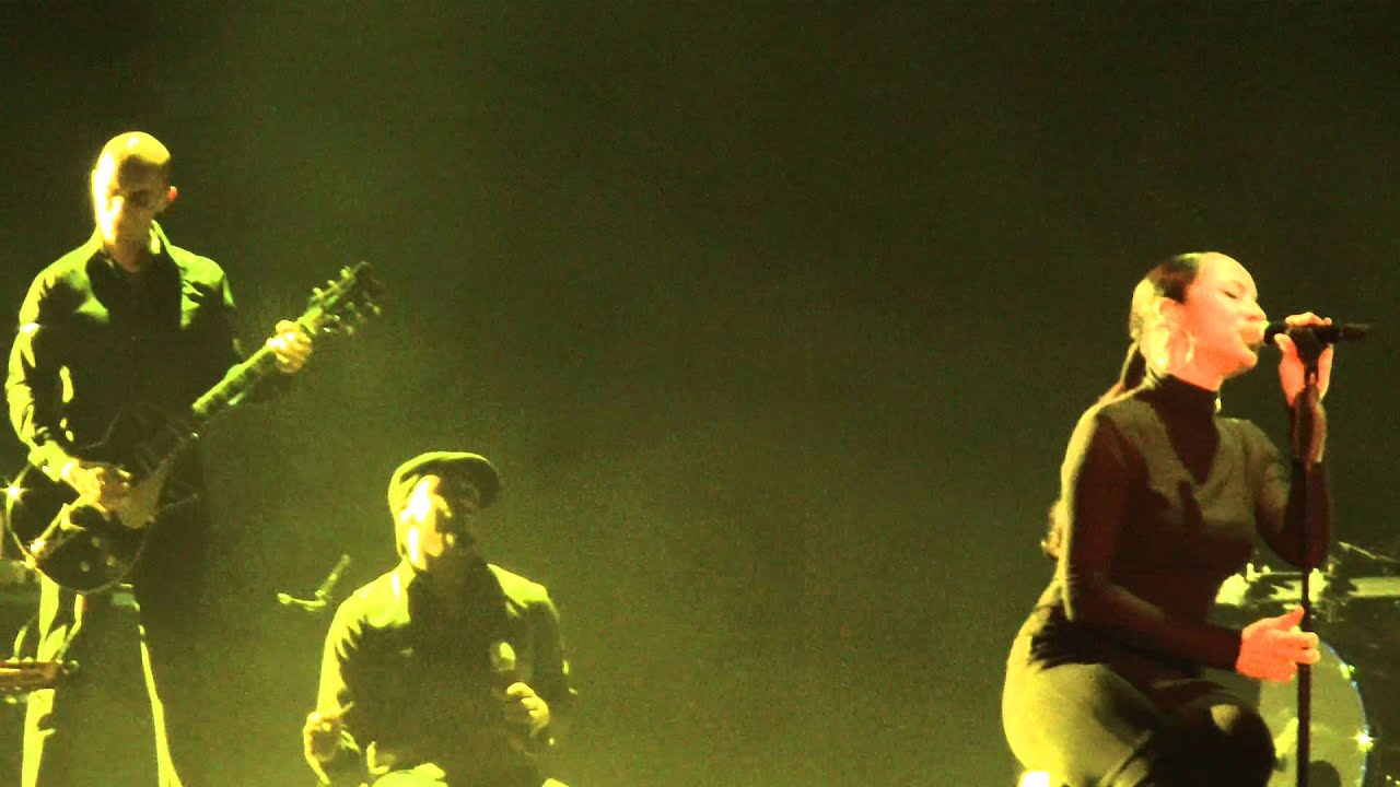 SADE - Live World Tour 2011 - Bsb - (IN ANOTHER TIME).MP4 - YouTube