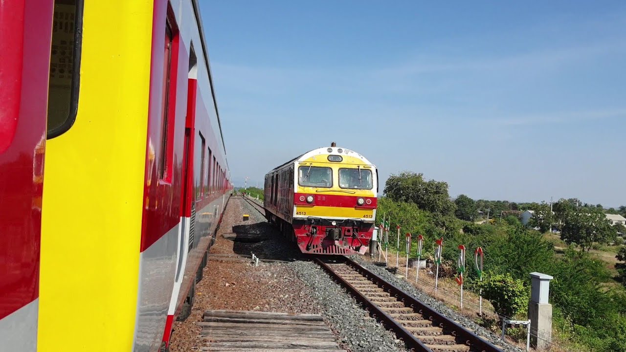 Hitachi 4513 ทำสับเปลี่ยน 921 ที่โคกสลุง - YouTube