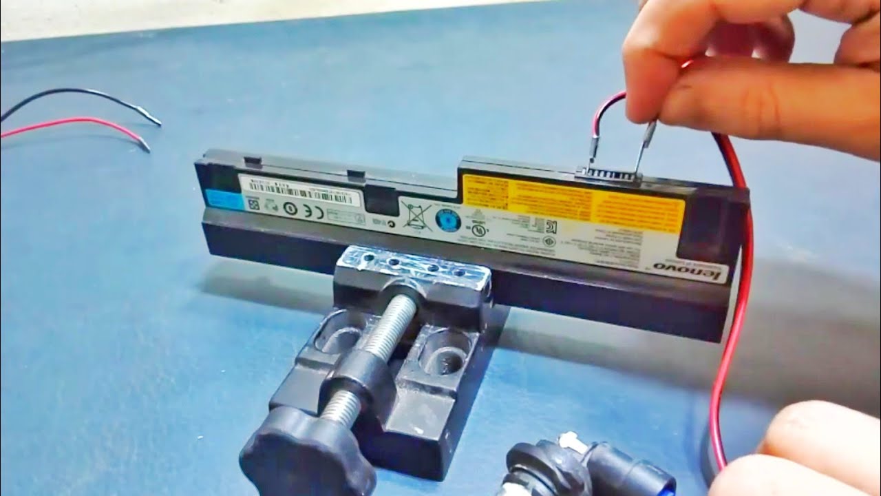 How to charge a laptop battery outside the laptop? - YouTube