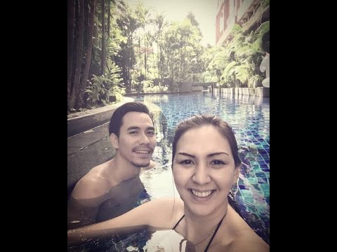 DONNA AGNESIA & DARIUS CIUMAN MESRA   DI SINGAPURA SAAT LIBURAN