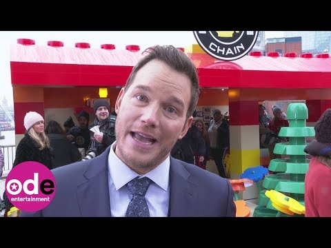 LEGO MOVIE 2: Chris Pratt plays with Lego versions of himself!